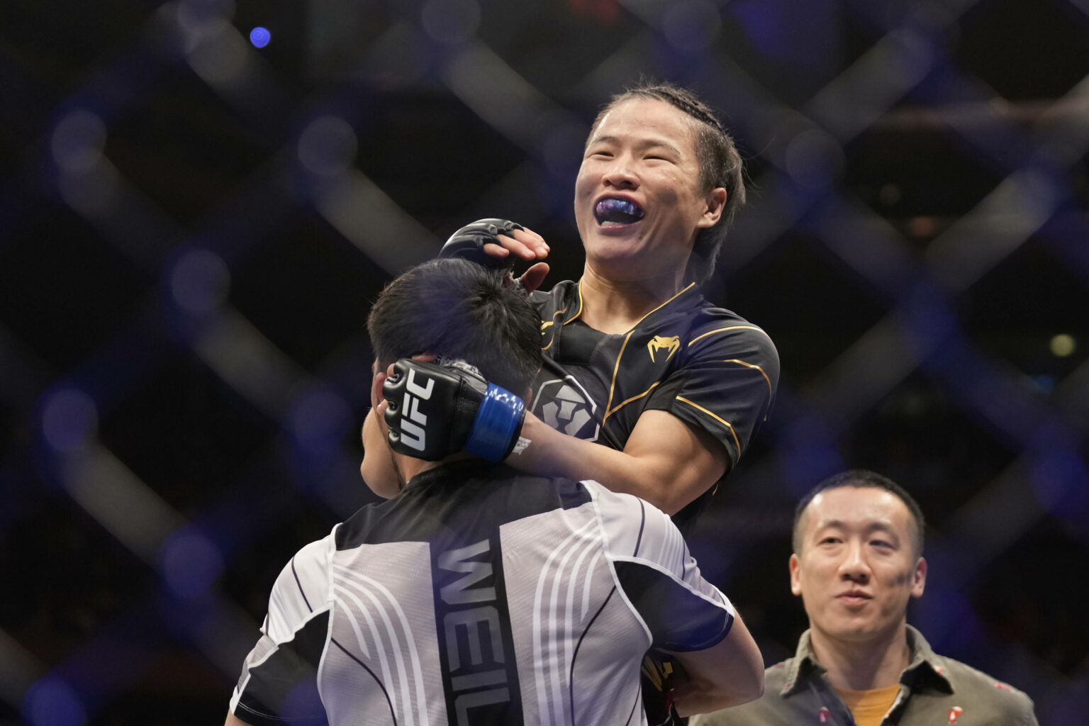 Weili vs. Lemos Prediction 👊 UFC 292 Odds & Pick (Aug 19)